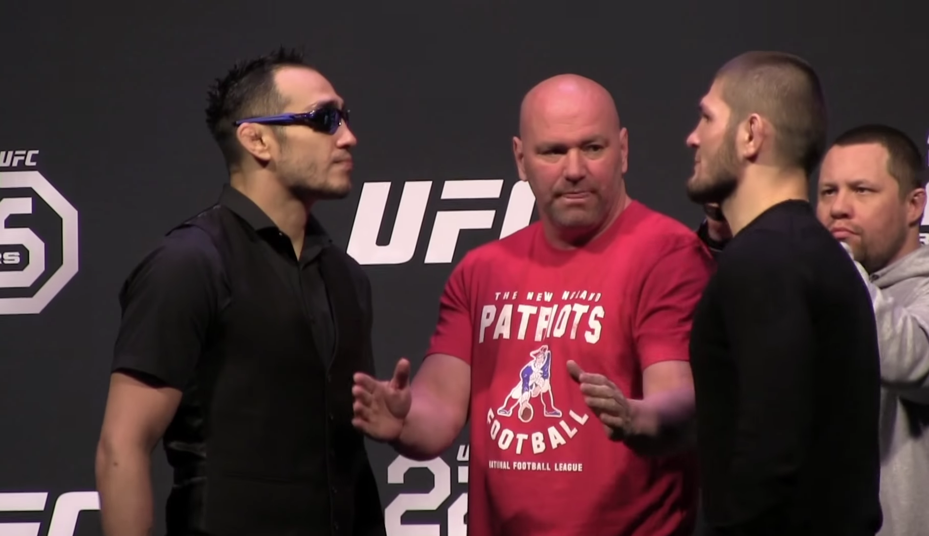 Что стало с первым соперником Хабиба по титульнику UFC? Над ним ...